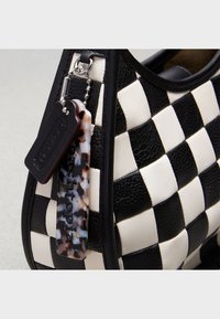 COACH COACHTOPIA - UPCRAFTED PATCHWORK ERGO UNISEX - Handtasche - black ...