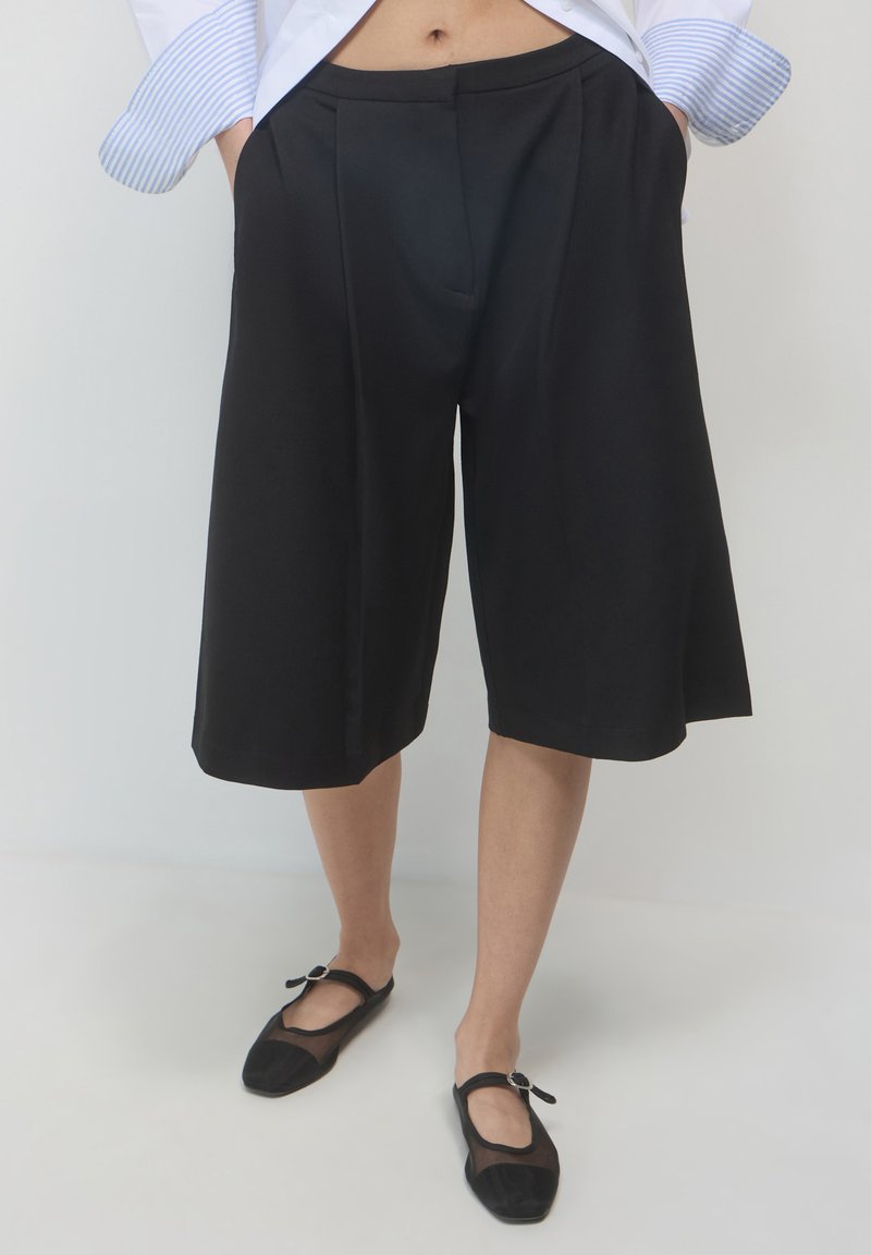 Calliope BERMUDA TINTA UNITA - Short - ultrablack/noir - ZALANDO.FR