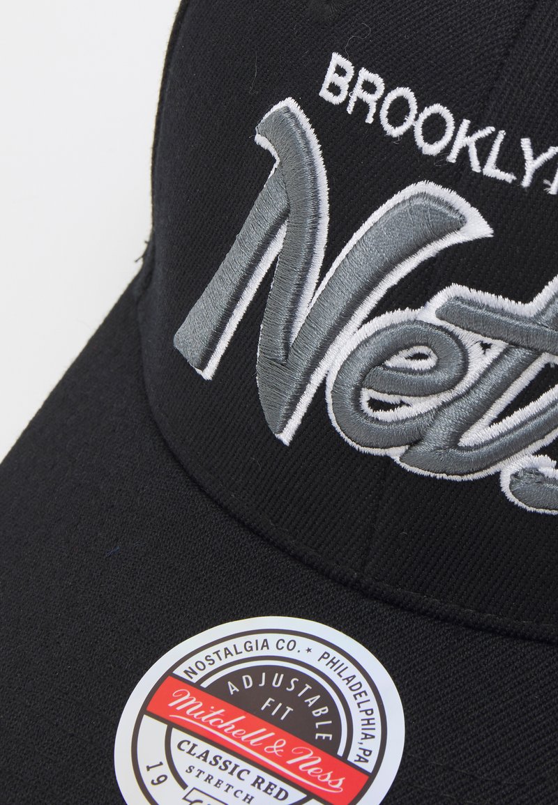 Mitchell & Ness NBA BROOKLYN NETS TEAM SCRIPT 2.0 STRETCH SNAPBACK ...