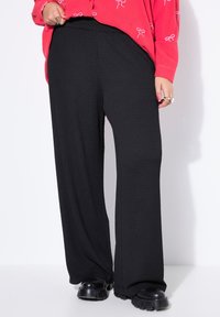 Studio Untold WIDE LEGS TEXTURE ELASTICATED WAISTBAND - Tygbyxor ...