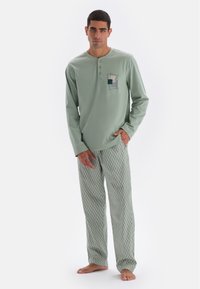 DAGI LONG SLEEVE CREW NECK GEOMETRIC REGULAR SET - Nachtwäsche Set ...