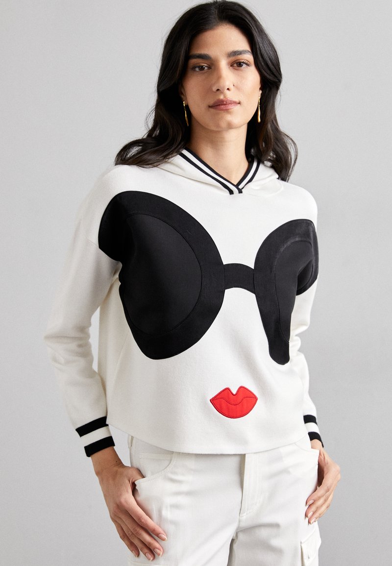 Alice + Olivia OSCAR STACE FACE HOODIE - Striktrøje - soft white/hvid ...
