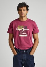 Pepe Jeans MELBOURNE - T-shirt con stampa - crushed berry red/rosso ...