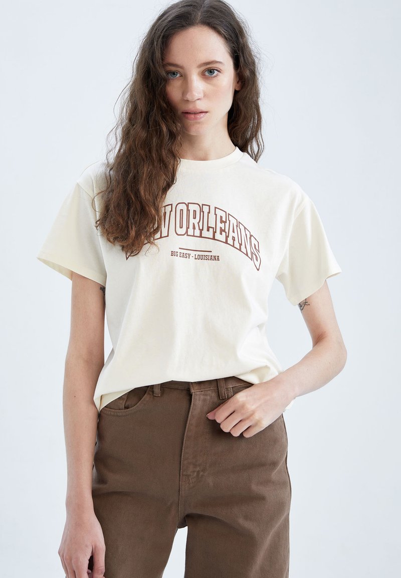 Defacto Regular Fit T Shirt Print Ecru Beige Zalando At