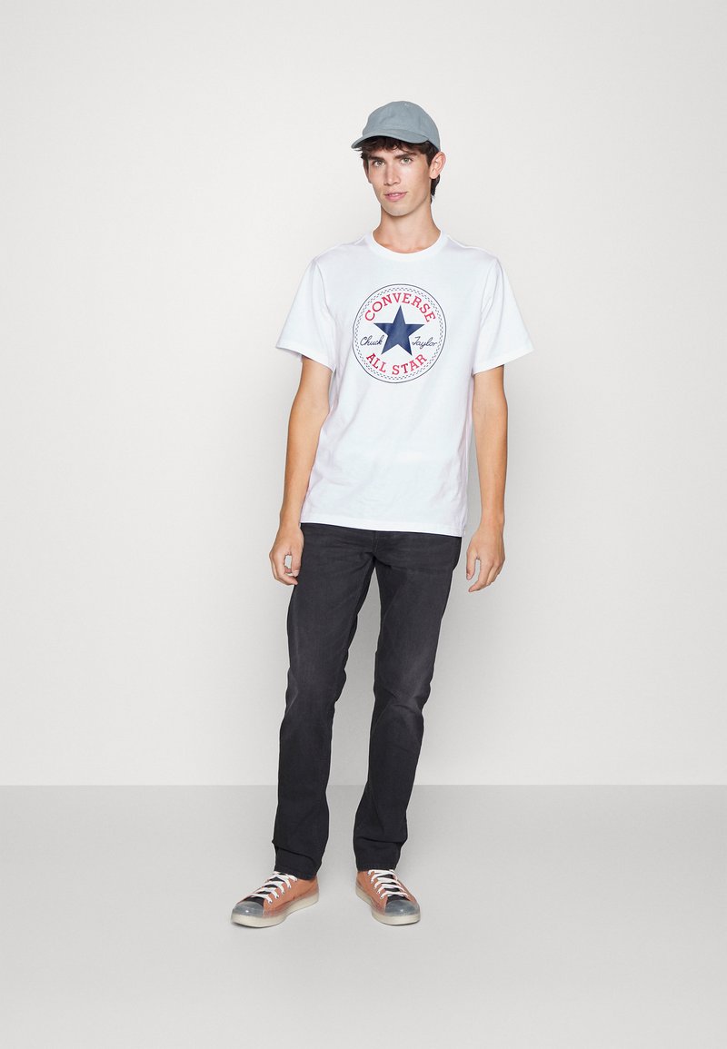 Converse GO TO CHUCK TAYLOR CLASSIC PATCH TEE UNISEX - T-Shirt print ...