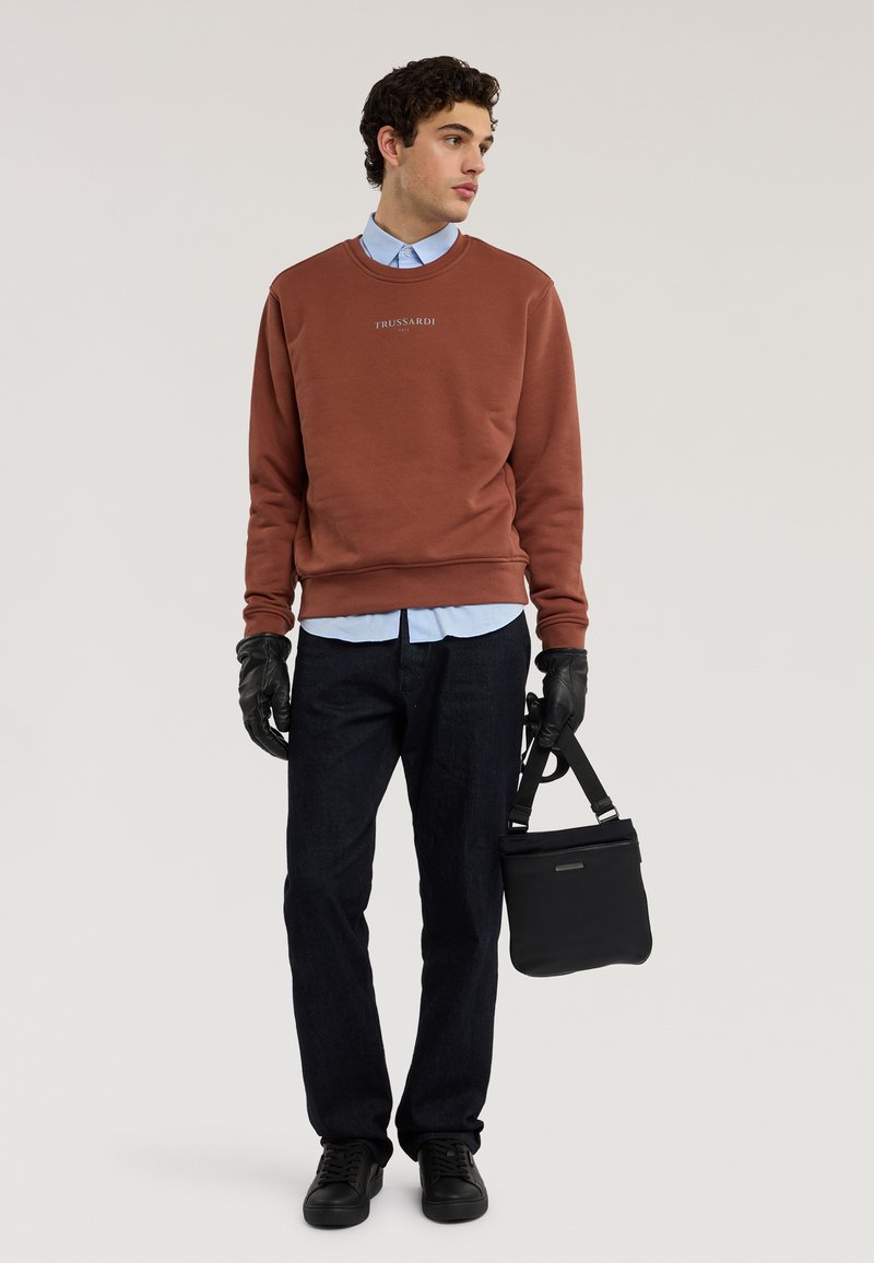 Trussardi REPORTER TRAVEL - Cross body bag - black milano/black - Zalando