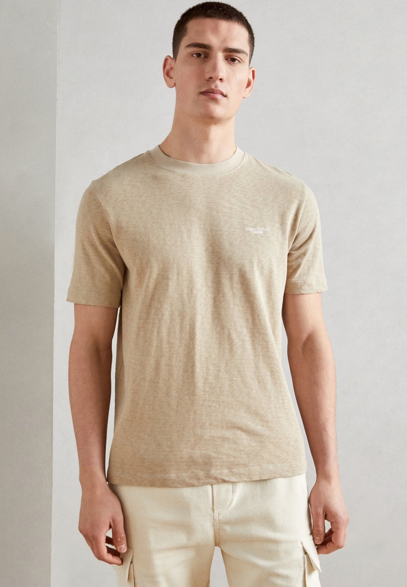 Marc O'Polo DENIM SHORT SLEEVE LOGO PRINT REGULAR FIT - Tricou basic - simple stone/bej - Zalando.ro