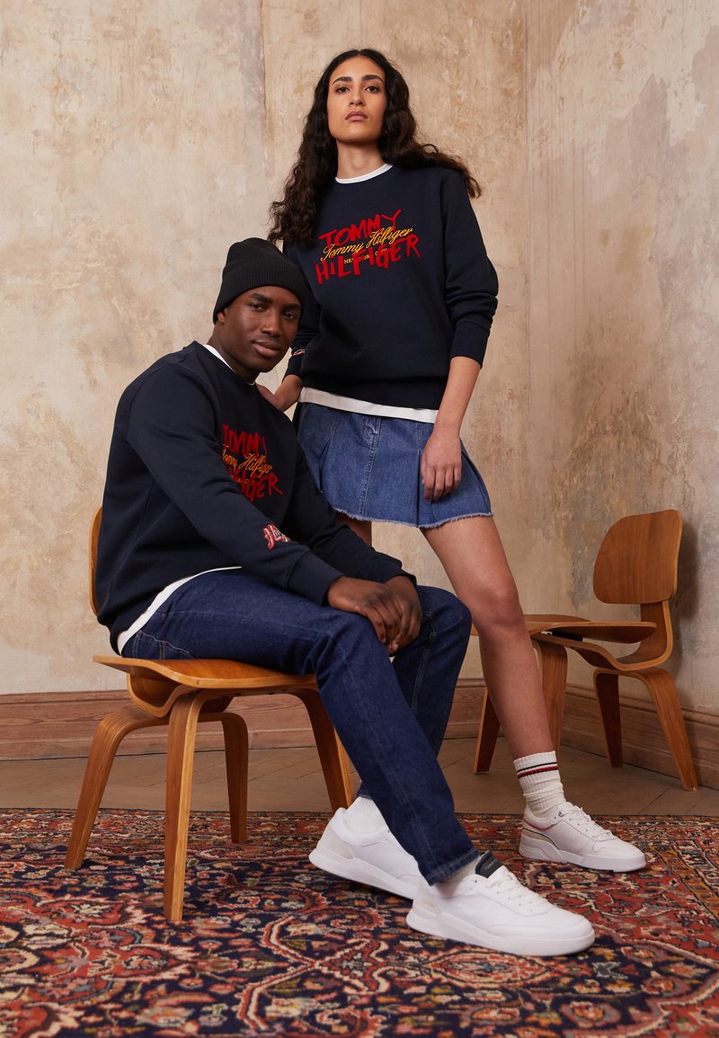 Tommy Hilfiger POP PREP CREW - Sweatshirt - desert sky/dunkelblau ...