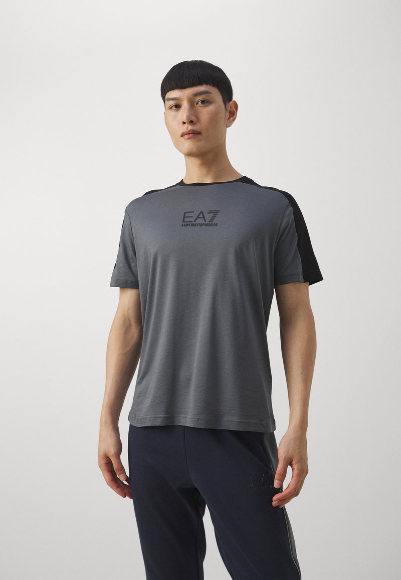 EA7 Emporio Armani Print T-shirt - fumo di londra/dark grey - Zalando.ie