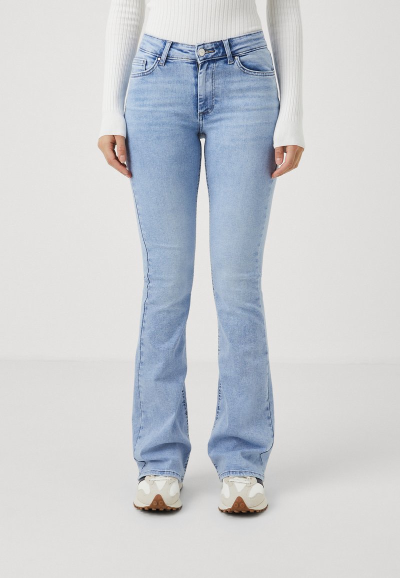 ONLY ONLBLUSH MID - Flared Jeans - light blue denim/light-blue denim ...