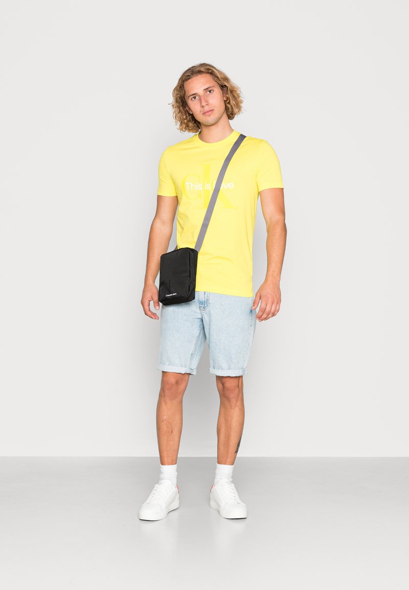 Calvin Klein Jeans Monogram Tee Unisex T Shirt Print Acid Citrus
