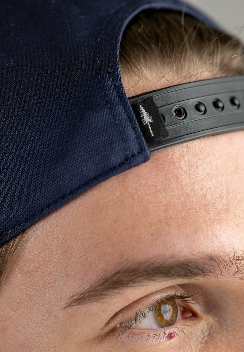 NIKIN Gorra - navy/azul - Zalando.es