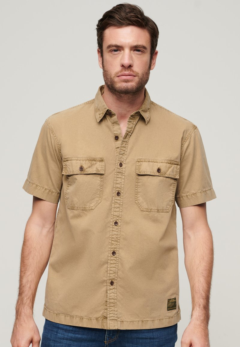 Superdry MILITARY SHORT SLEEVE - Hemd - canyon sand brown/sand - Zalando.de