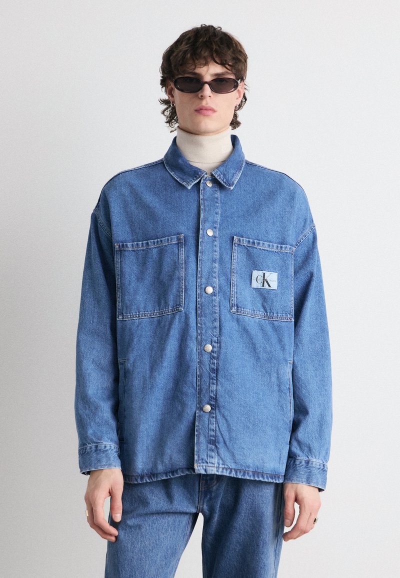 Calvin Klein Jeans OVERSIZED OVERSHIRT - Denim jacket - denim medium ...