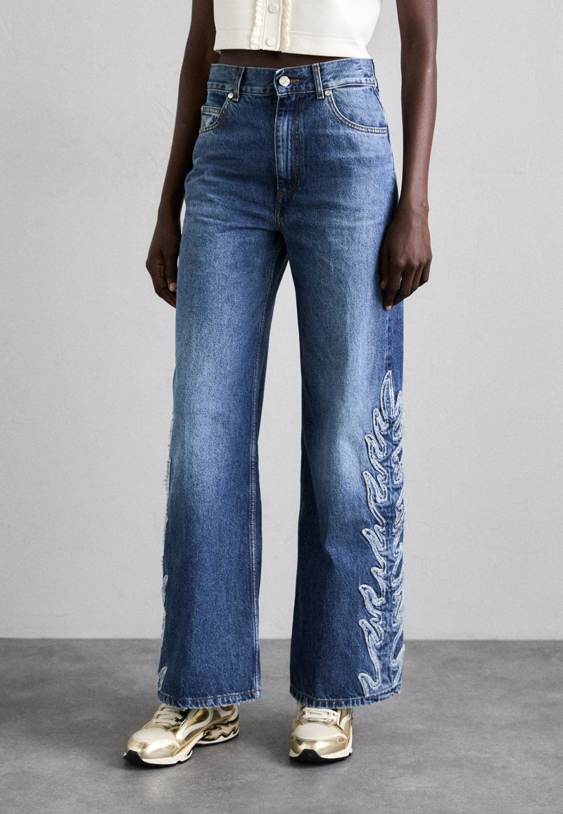 sandro FIRE - Relaxed fit jeans - bleu jean clair/blue - Zalando