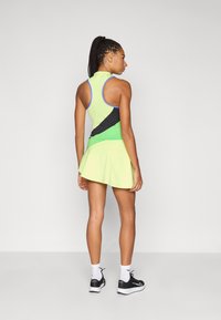 Nike Performance NIKECOURT SLAM SKIRT - Urheiluhame - mean green/lemon ...