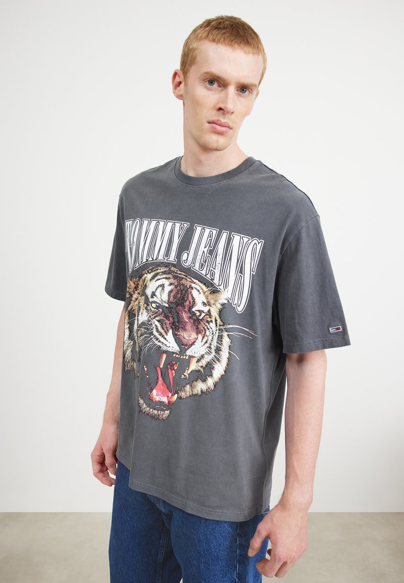 Tommy Jeans VINTAGE TIGER TEE UNISEX - T-Shirt print - new charcoal ...