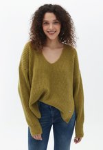 OXXO FIGURUMSPIELENDER MIT V-AUSSCHNITT - Pullover - deep lichen green ...
