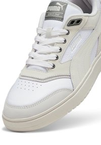 Puma DOUBLE COURT - Sneaker low - white warm white/weiß - Zalando.de