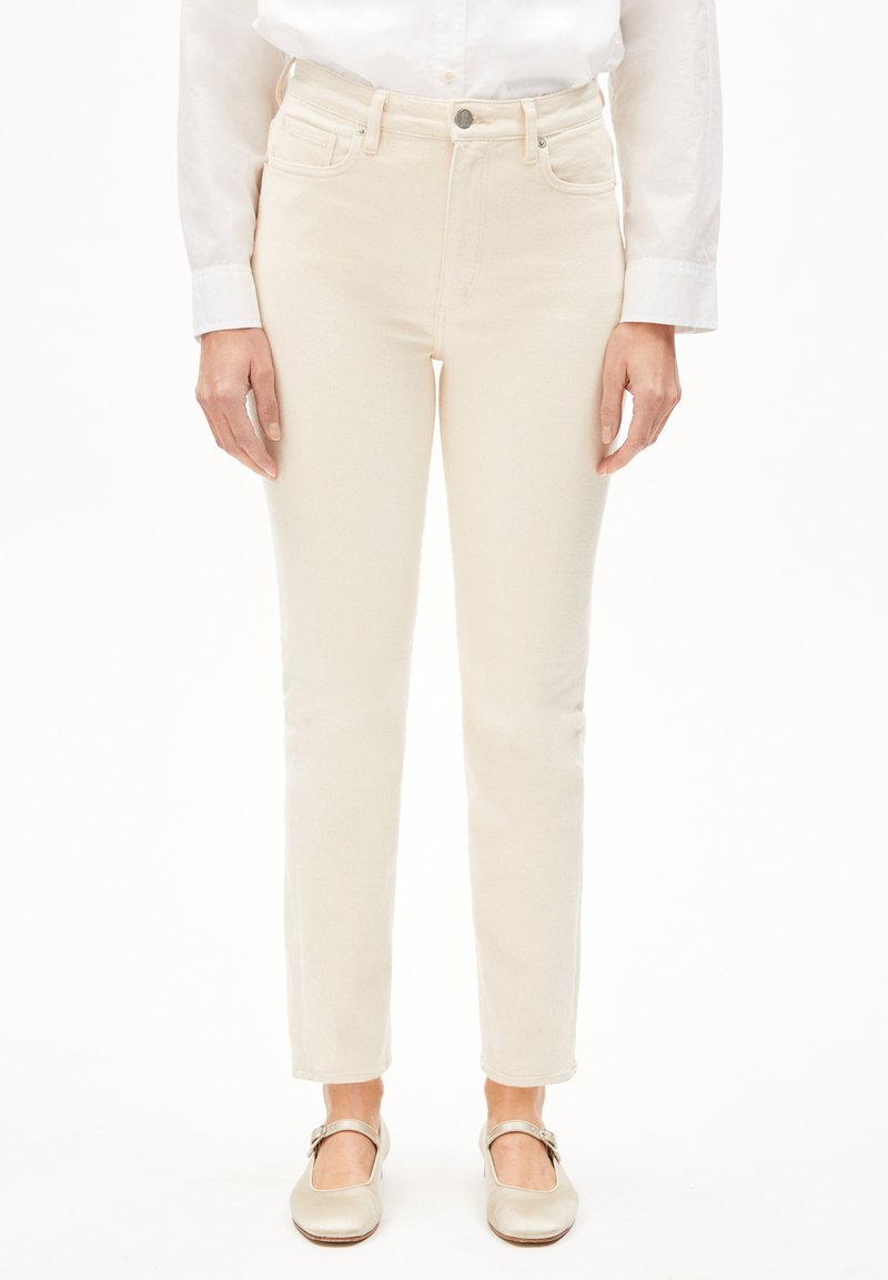 ARMEDANGELS LEJAANI UNDYED - Jeans Slim Fit - uncolored/white denim ...