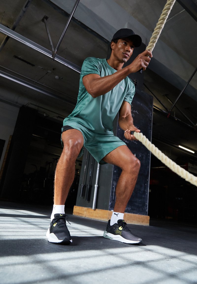 Puma DISPERSE XT 3 HYPERWAVE - Training shoe - ash gray/puma black ...