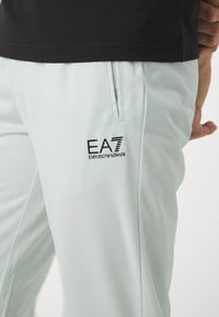 EA7 Emporio Armani TRACKSUIT - Trainingsanzug - ghiaccio/weiß - Zalando.at
