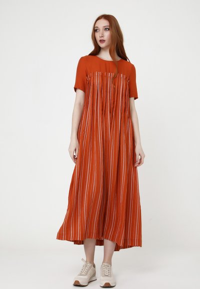 Pomarańczowe Sukienki letnie Madam-T we wszystkich wzorach i kolorach ...