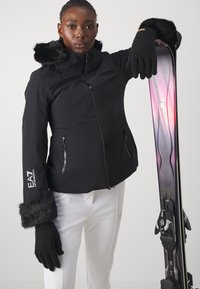 EA7 Emporio Armani KITZBUHEL TORAY - Laskettelutakki - black/musta - Zalando.fi