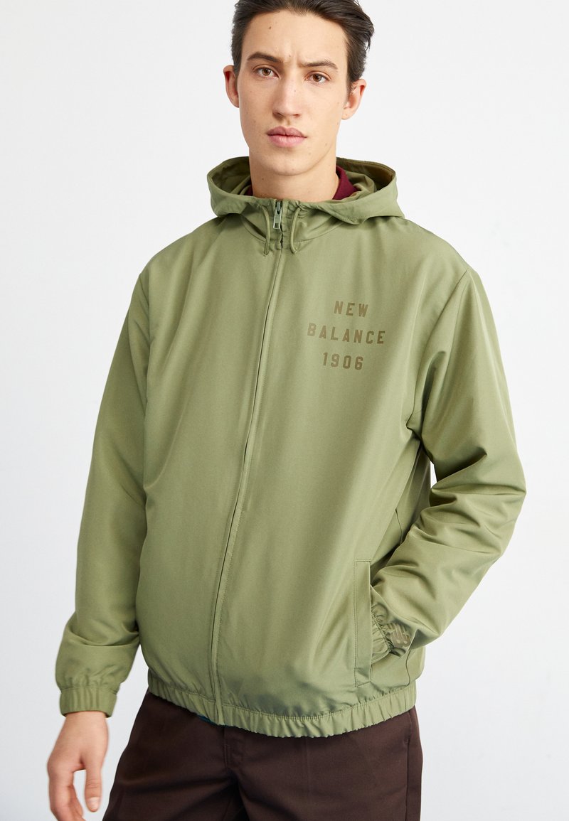 New Balance ESSENTIALS GRAPHIC FULL ZIP - Summer jacket - dark olivine ...