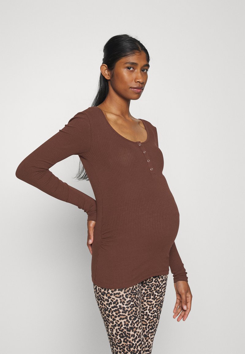 Pieces Maternity PMKITTE TOP - Langarmshirt - chicory coffee/braun ...