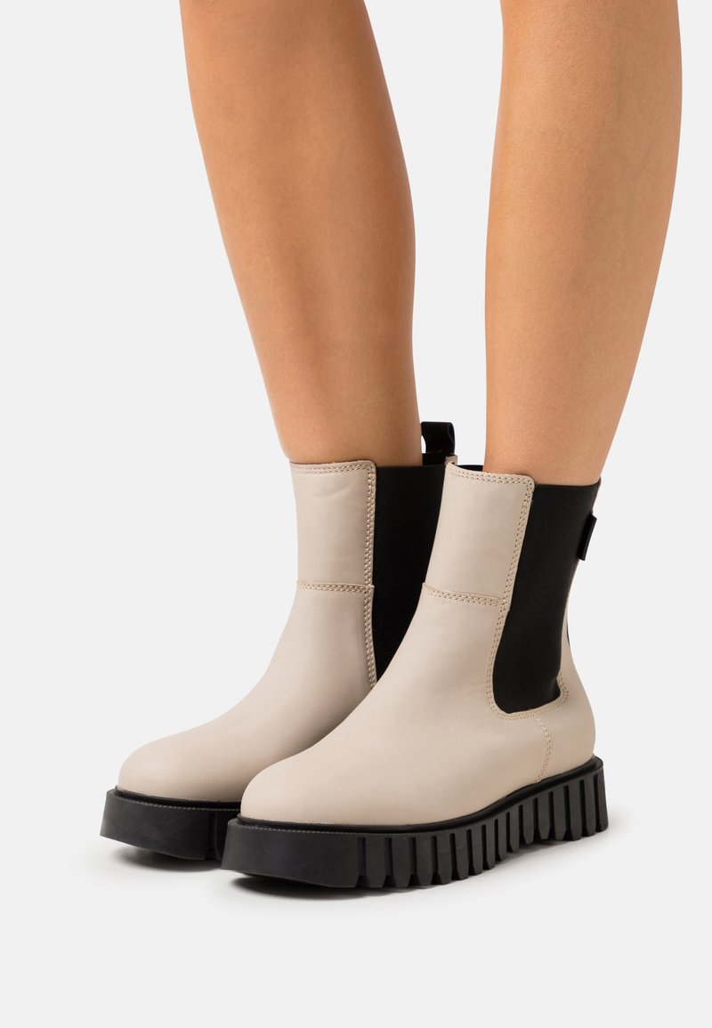 Kickers FAVORITE - Korte laarzen - beige taupe/crème - Zalando.be