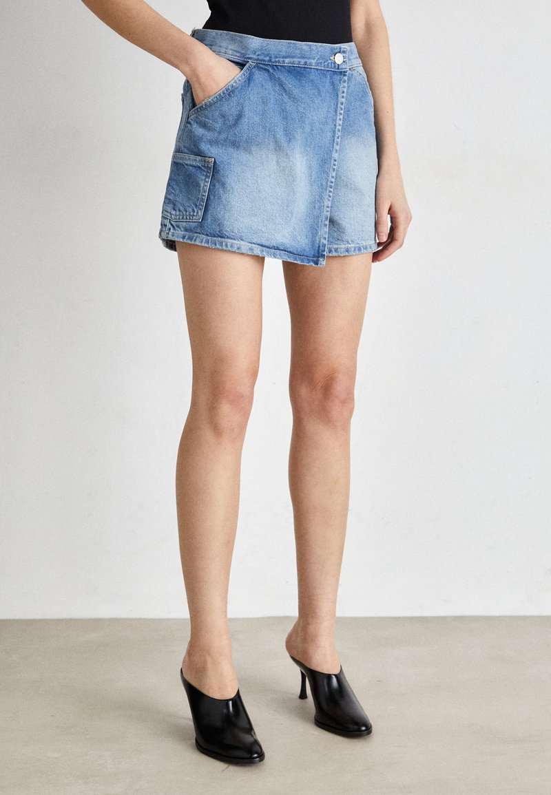 Tommy Jeans SKORT - Denim skirt - denim light/light-blue denim - Zalando.ie