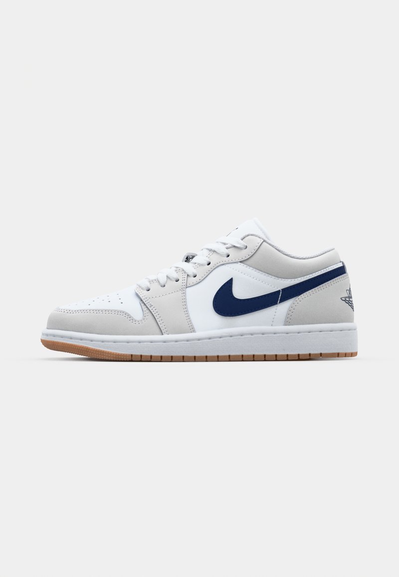 Jordan AIR JORDAN 1 LOW UNISEX - Sneakers basse - white/midnight navy ...