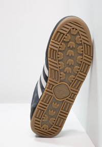 adidas Originals Trainers - black - (Pre-owned) - Zalando