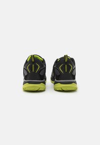 HI-TEC ULTRA TERRA - Zapatillas de trail running - black/charcoal/lime ...