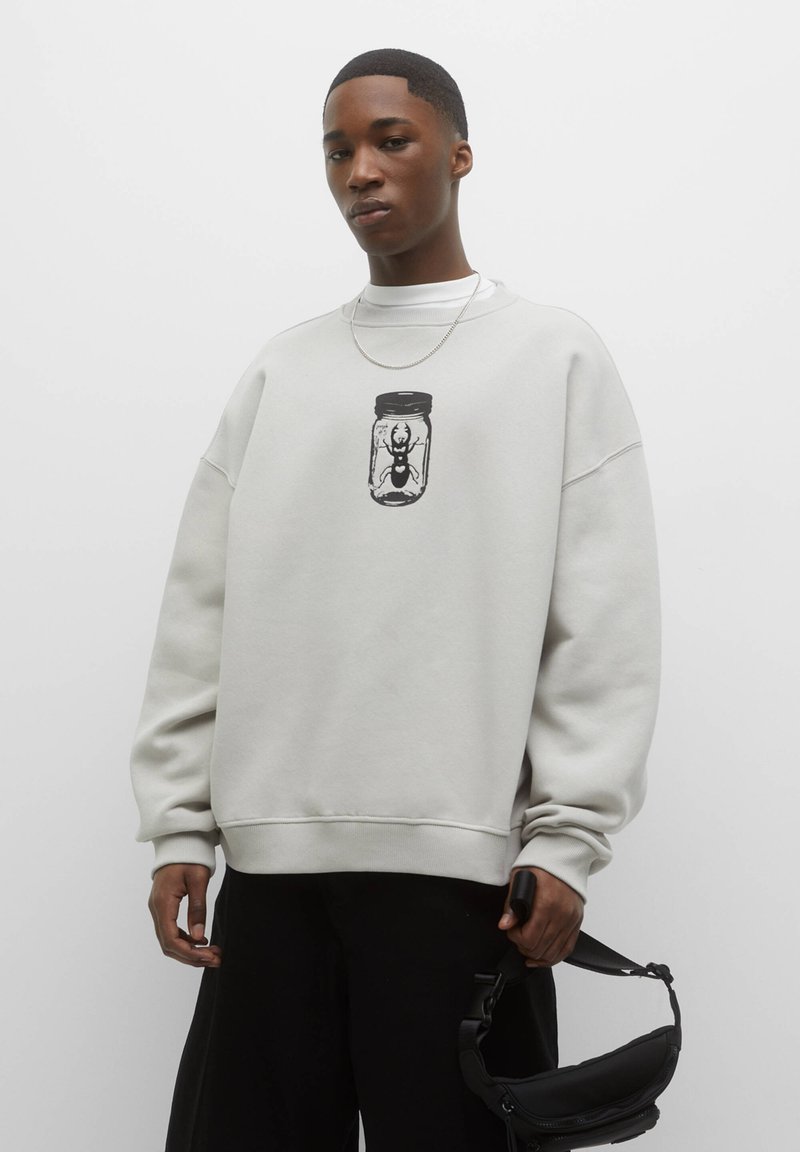 PULL&BEAR INSECT - Bluză de molton - white/alb - Zalando.ro