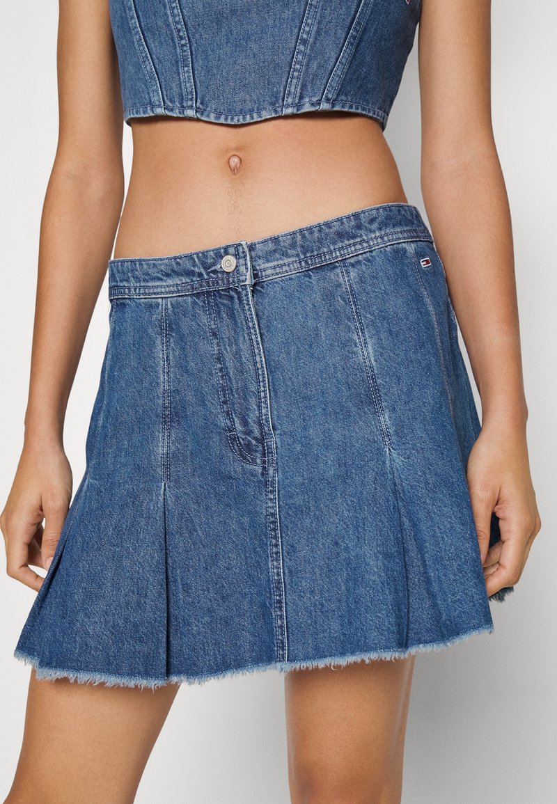 Tommy Jeans TJW PLEAT MINI SKIRT - Minijupe - denim medium/denim bleu - ZALANDO.BE