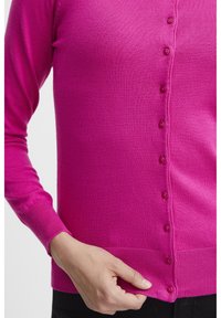 Fransa ZUBASIC 60 - Cardigan - very berry/pink - Zalando.co.uk