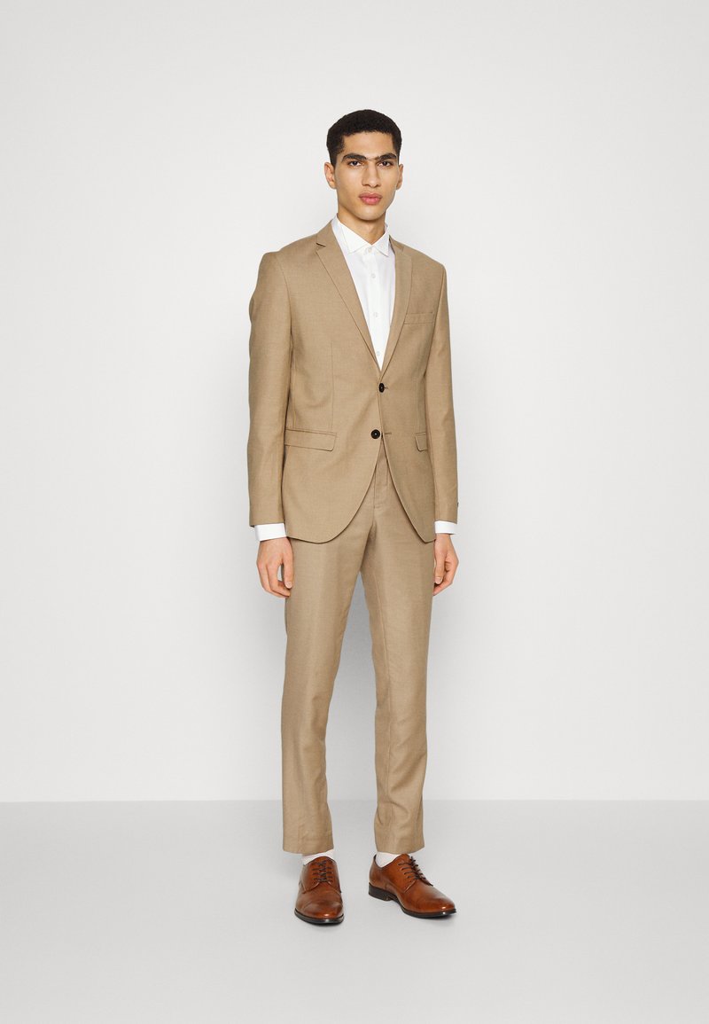 Jack & Jones PREMIUM SOLARIS SET NOOS - Ülikond - sand/liivakarva ...