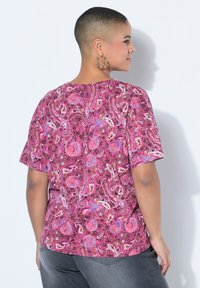 Studio Untold PAISLEY - Print T-shirt - berry - Zalando