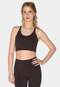 Girlfriend Collective FLOAT CLEO HALTER - Light support sports bra ...