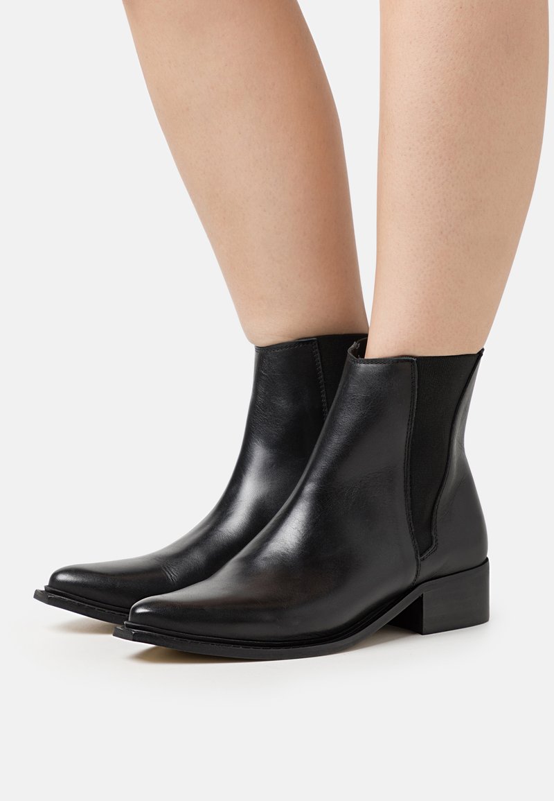 Bianco BIALUSIA CHELSEA - Cowboy-/Bikerstiefelette - black/schwarz ...