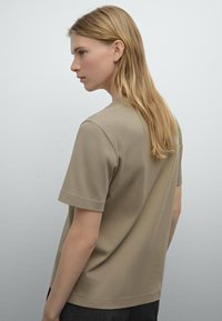 Massimo Dutti AUS PREMIUM - T-Shirt basic - mottled brown/braun meliert ...