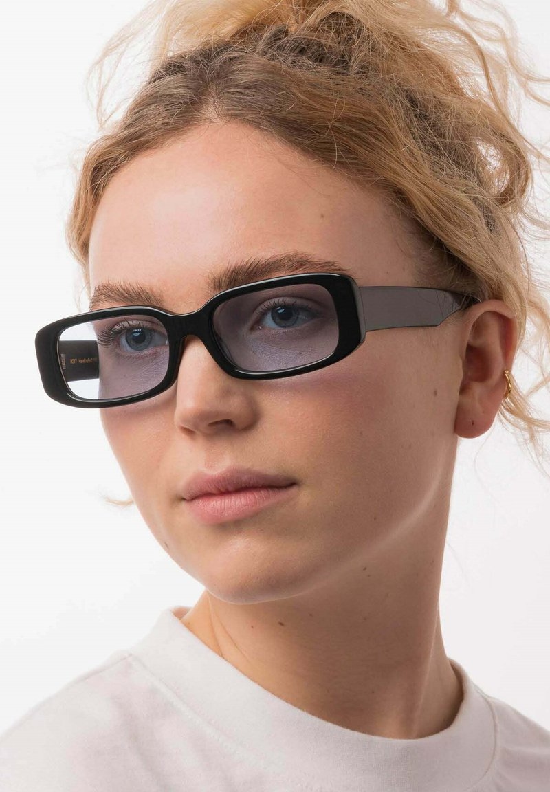 Messy Weekend ROXIE RETRO - Lunettes de soleil - black blue/noir chiné ...