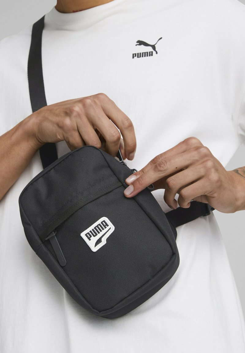 Puma DOWNTOWN FRONT LOADER - Across body bag - black - Zalando.ie
