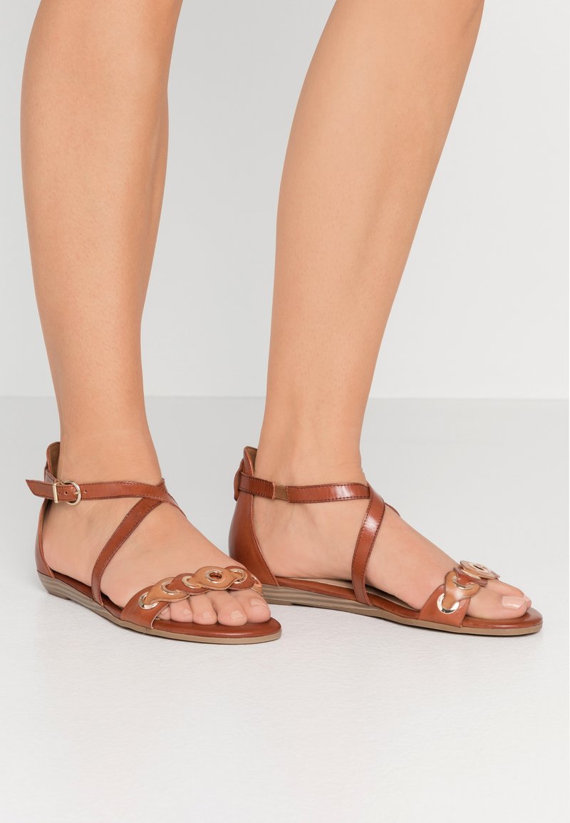 Tamaris Riemensandalette - brandy comb/cognac - Zalando.ch