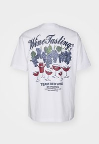 On Vacation TEAM RED WINE UNISEX - T-Shirt print - white/weiß - Zalando.de