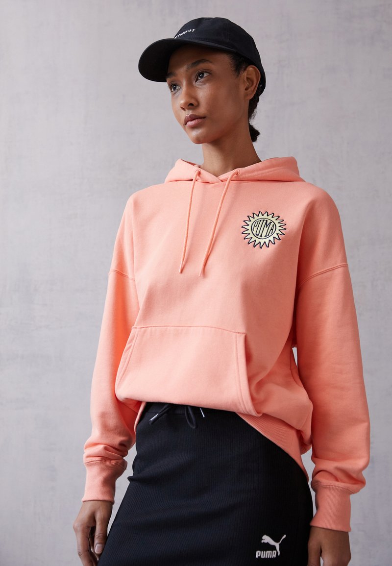 Puma DOWNTOWN GRAPHIC HOODIE - Hoodie - peach pink/pink - Zalando.co.uk