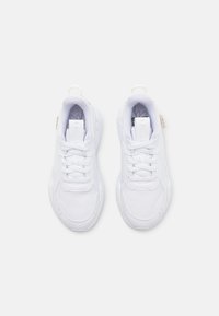Puma RS-X BE A POEM - Sneaker low - white/weiß - Zalando.ch