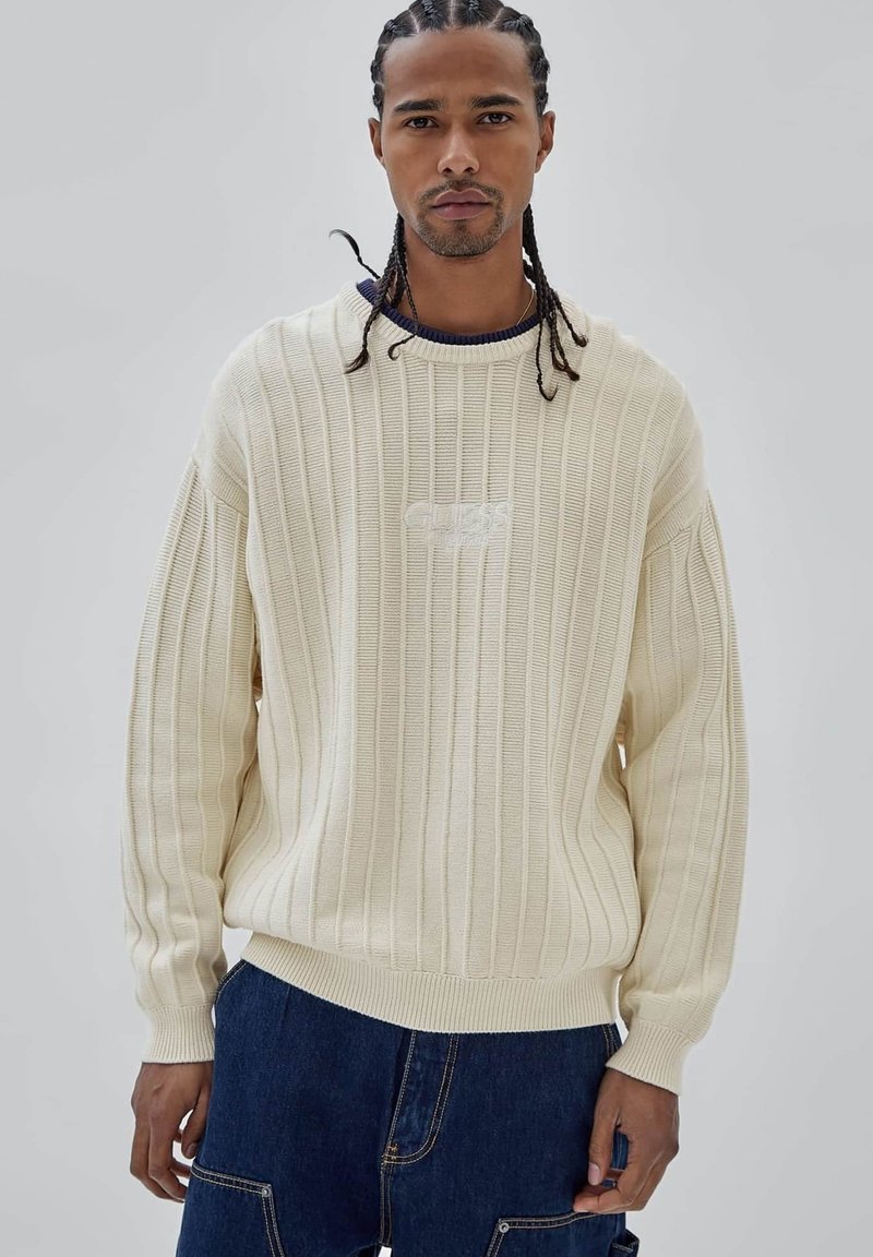 Guess Mit Frontlogo Strickpullover Creme Beige Zalando De